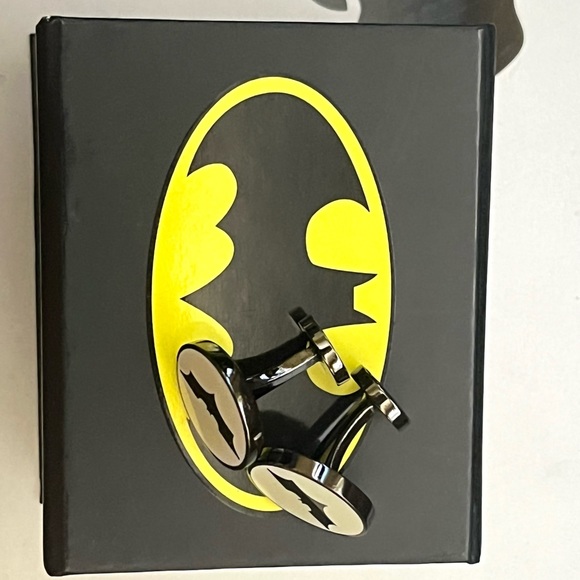 Batman | Accessories | New Batman Collectible Comics Dark Knight Signal ...